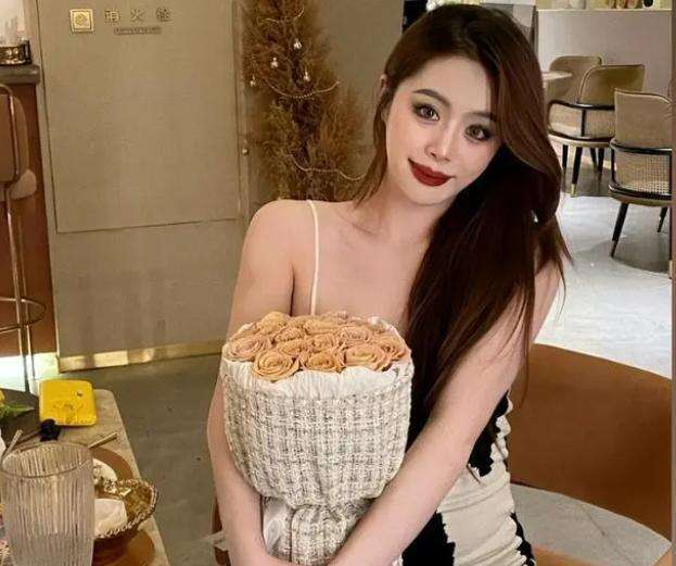 靠大嘴美女，年入10亿！最会“洗脑”的网红爆火，谁是背后推手？ | Foodaily每日食品